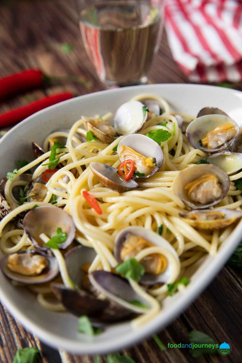 Spaghetti alle Vongole (Pasta with Clams) - Food and Journeys®