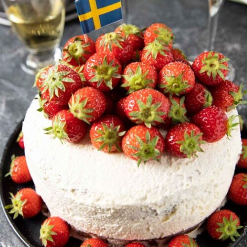 Swedish Midsummer Cake (Midsommartårta) - Food and Journeys®
