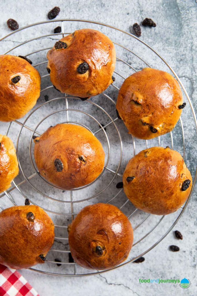 Norwegian Raisin Buns (Rosinboller) - Food and Journeys®