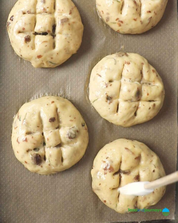 Pan di Ramerino (Easter Bread with Raisins) - Food and Journeys®